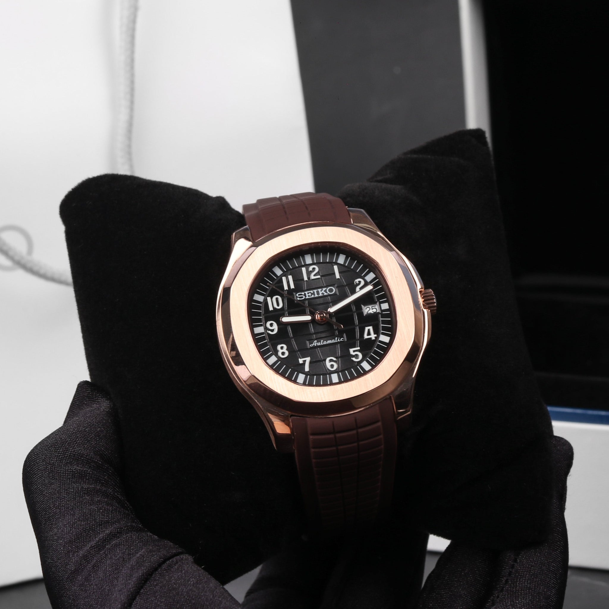 INSTINCT TIME Custom Seiko Mod Rose Gold Rubber Strap Watch – instincttime